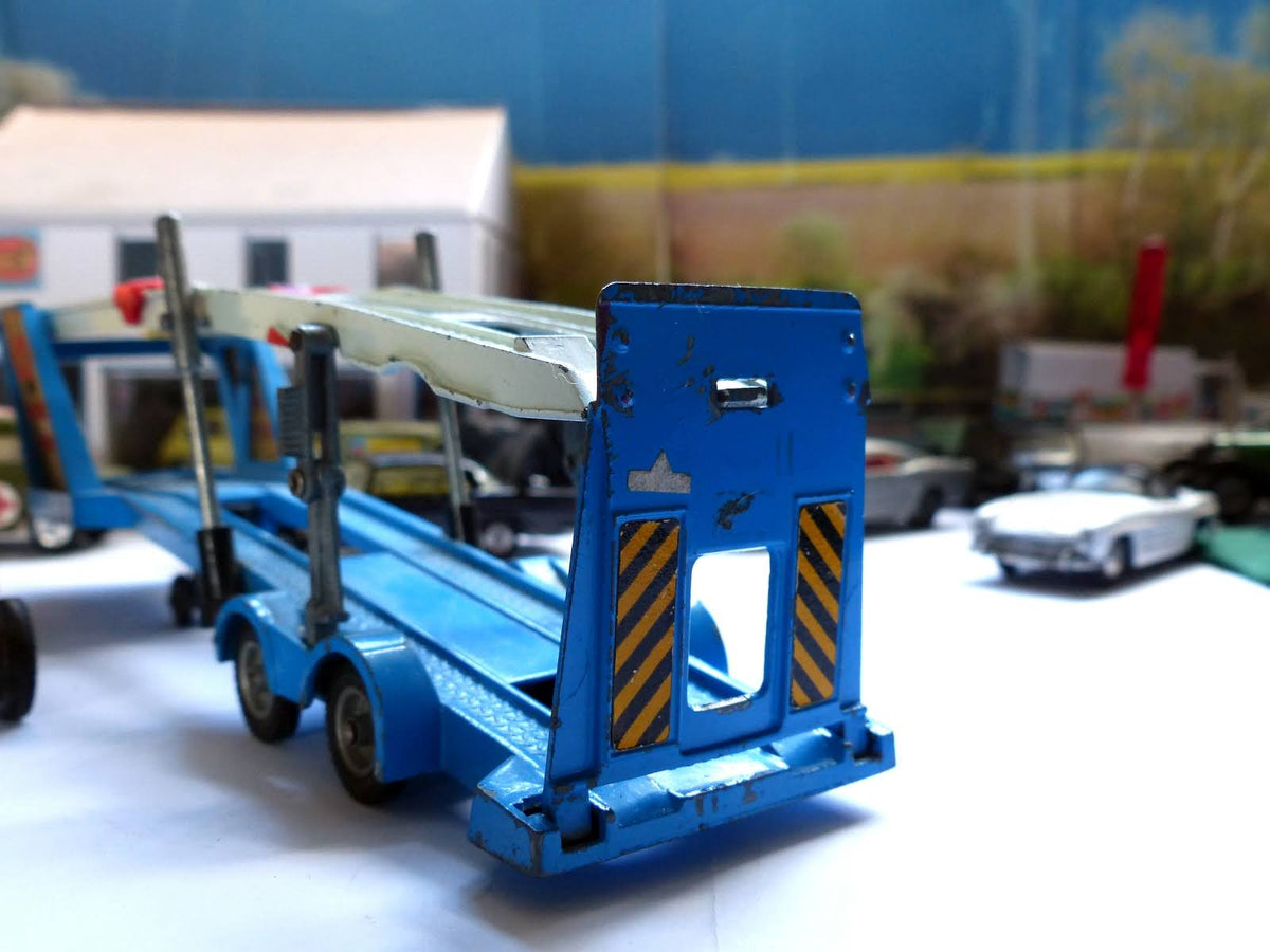 1138 Ford Car Transporter – Corgi Toys